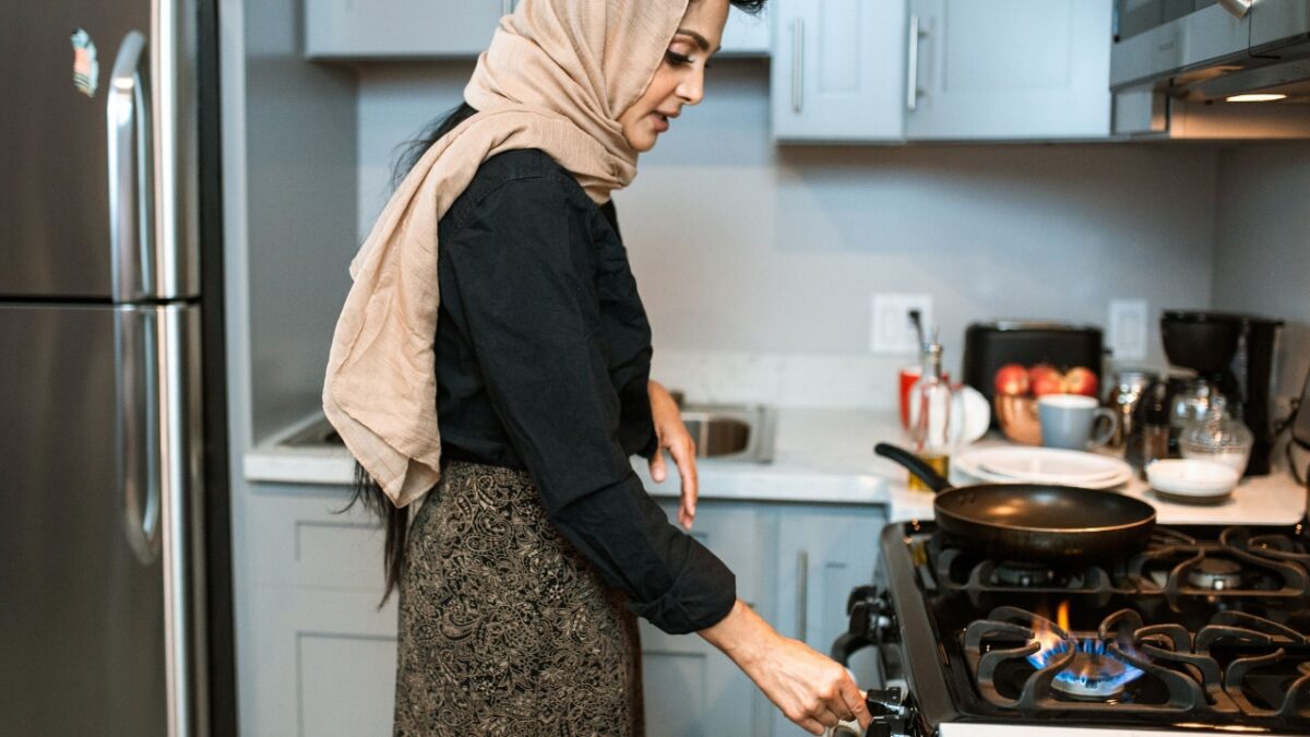 What Are The Hazards And Risks In The Kitchen? - GastroVino Academy